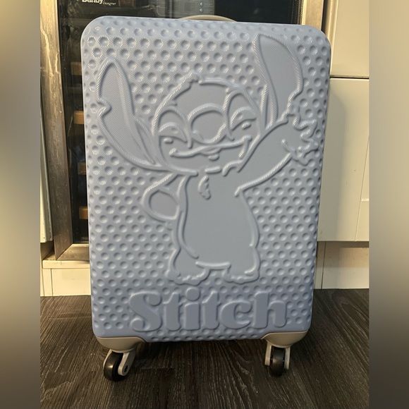 Disney | Bags | Nwt Disney Lilo And Stitch Luggage Cabin Carry On Size ...